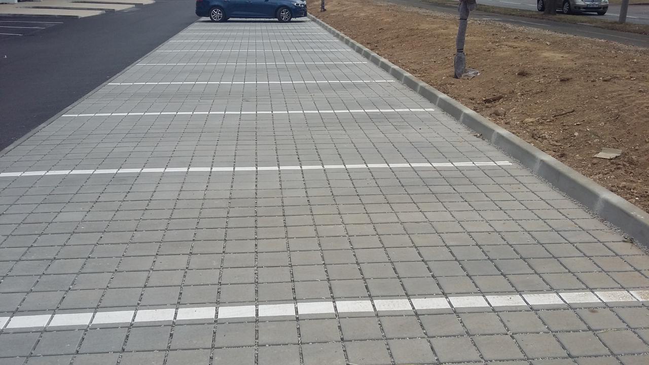 Pavé HYDROJOINT - Permet un écoulement rapide des eaux pluviales dans ...